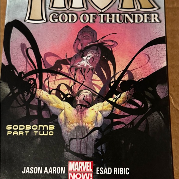 Marvel | Other | Marvel Thor God Of Thunder Comic With Dynamic Cover ...